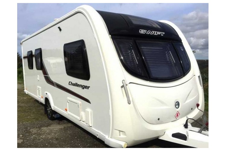 Swift Challenger 580 Island bed. – Christchurch Caravans